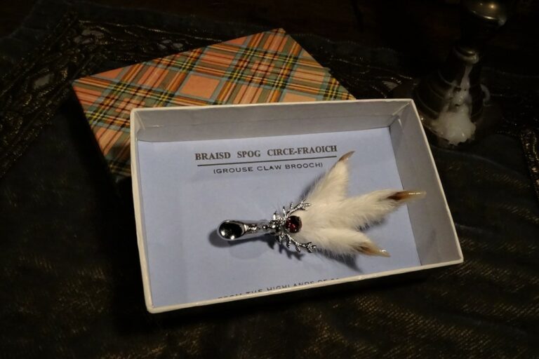 Grouse Claw Pins – Choosing the Right One – Kim's Curios